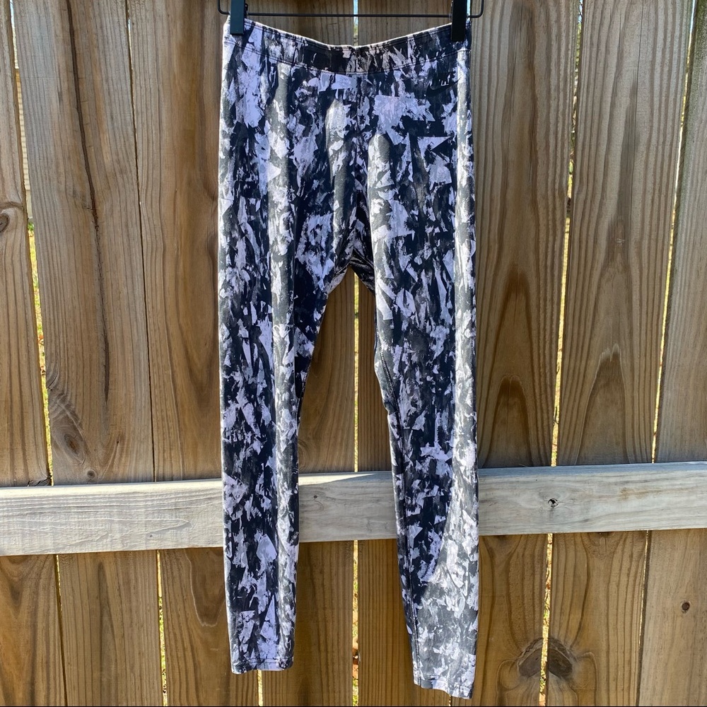 Nike Sportswear Leg-A-See Black And White Printed Mes… - Gem